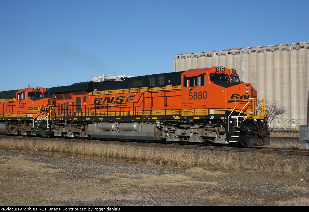 BNSF 5880